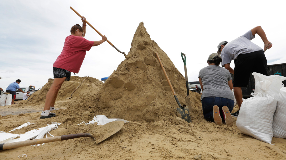 Entrega de sacos de arena en el condado Orange – Telemundo Orlando (31)