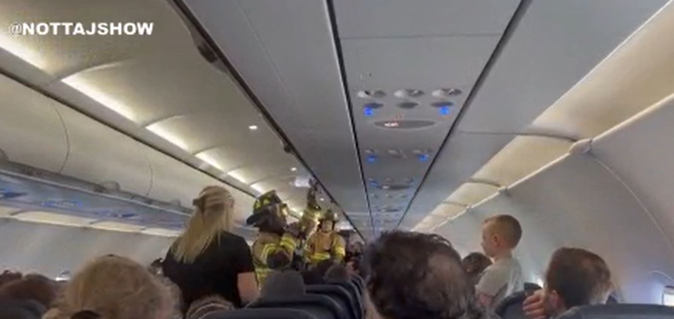 The Spirit Aircraft Makes An Emergency Landing Due To A Fire In The ...