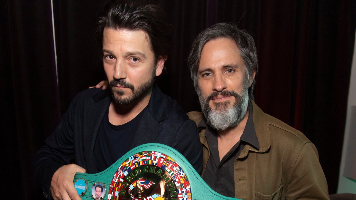 Gael García y Diego Luna protagonizan "La Máquina" – Telemundo Orlando (31)