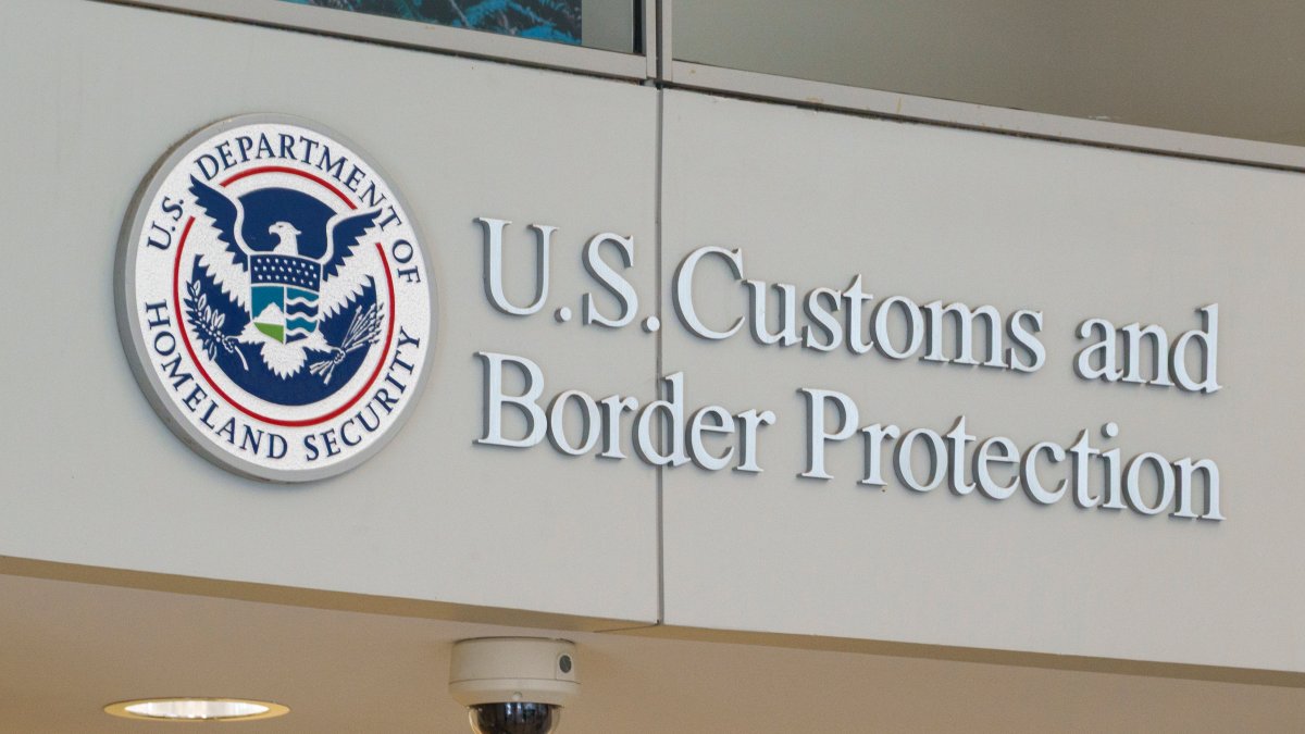 DHS aumenta a $3,000 incentivo para migrantes que se autodeporten ...