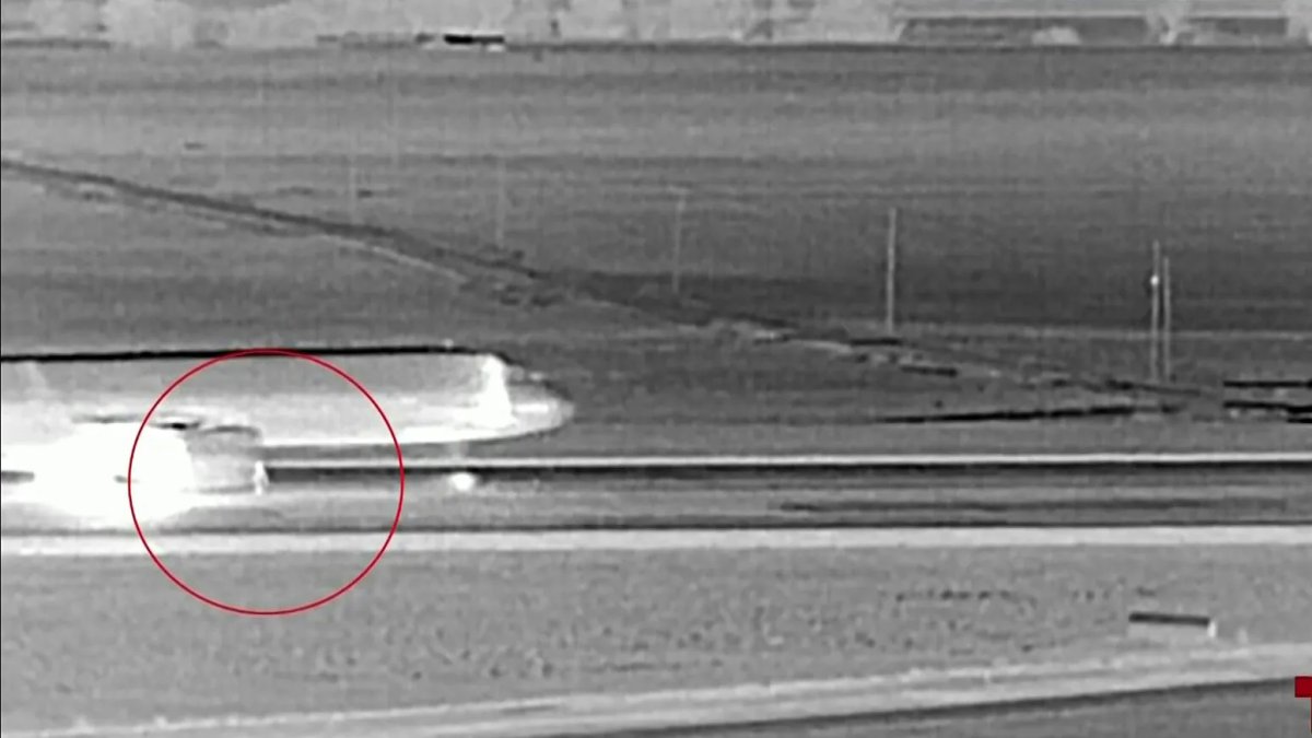 Video muestra choque entre persona y avión Frontier en Denver ...